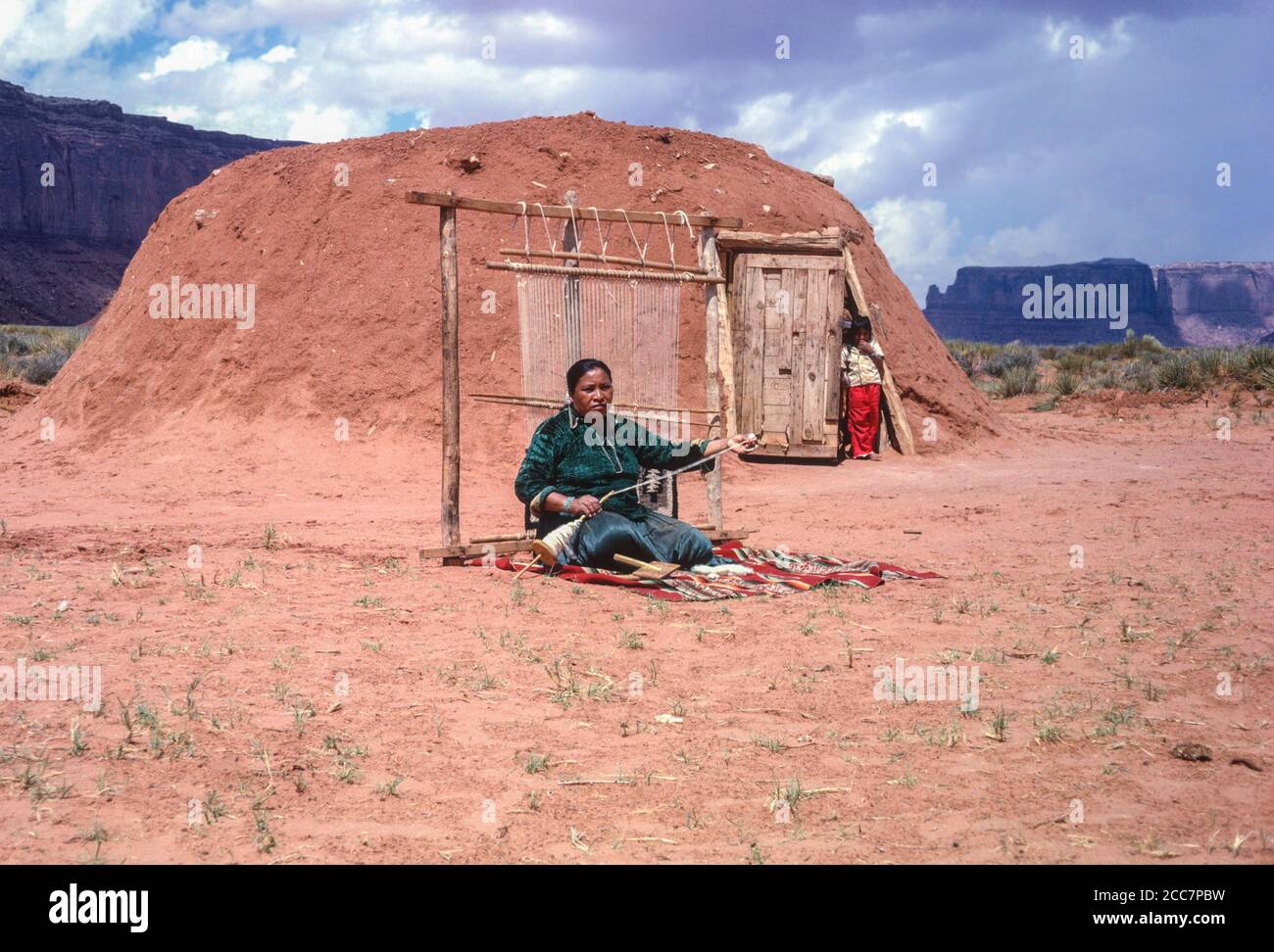 Spindle pulling hi-res stock photography and images - Alamy