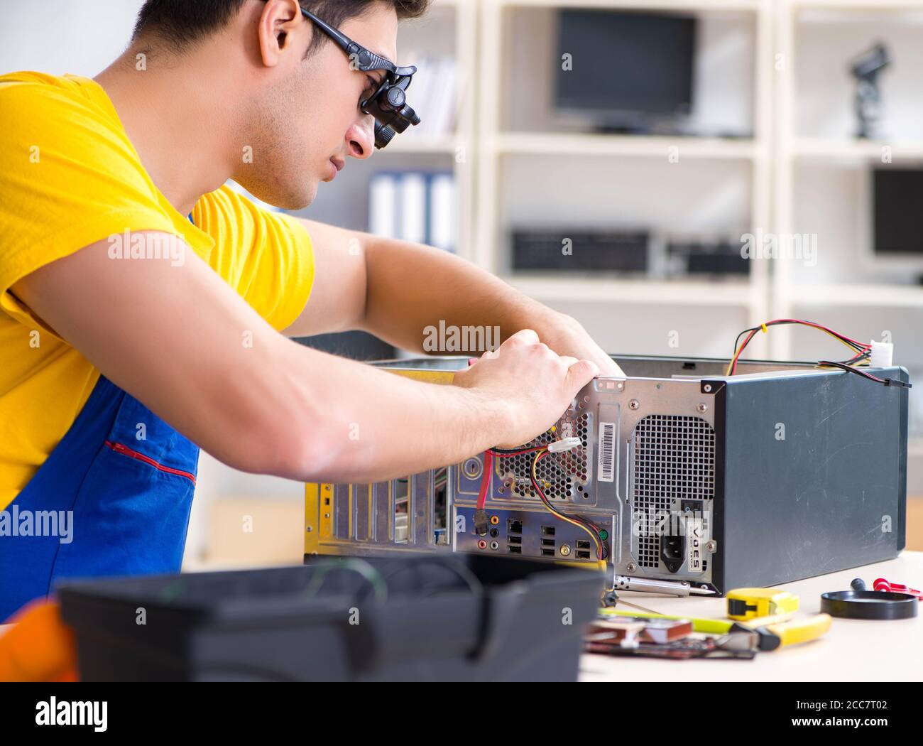 The computer repair technician repairing hardware Stock Photo - Alamy