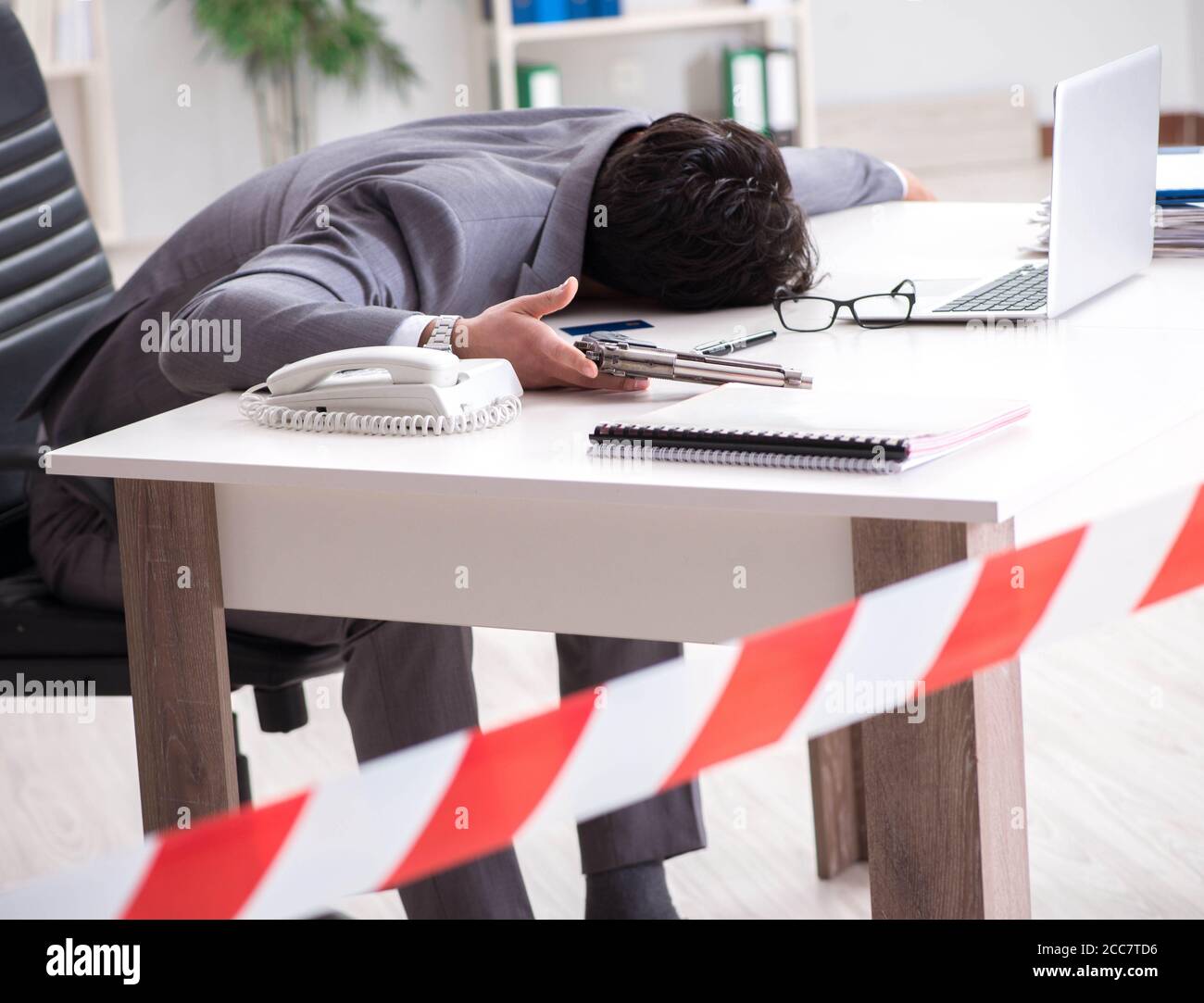 The dead businessman at this desk Stock Photo - Alamy