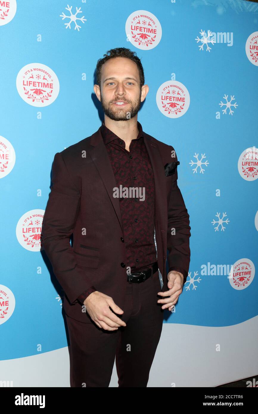 LOS ANGELES - NOV 14: Hunter Burke at the ItÕs A Wonderful LifetimeÓ ...