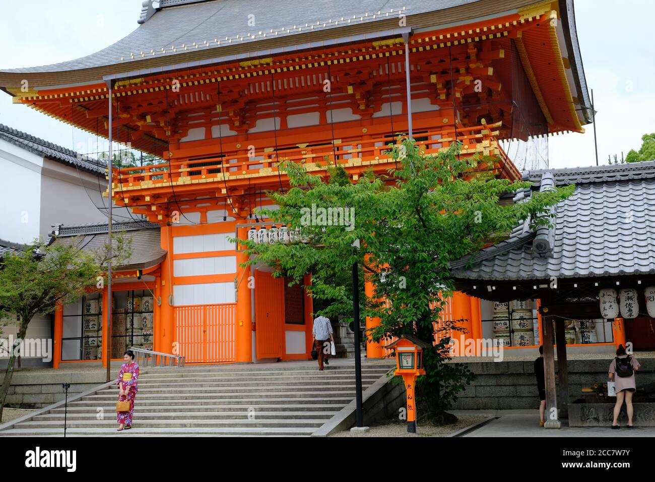 Japanese gate entrance japanese garden hi-res stock photography and ...