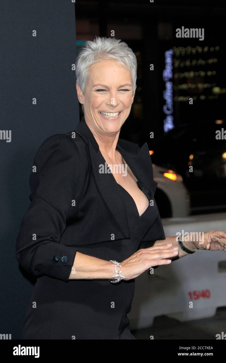 LOS ANGELES - OCT 17: Jamie Lee Curtis at the Halloween Premiere at the ...