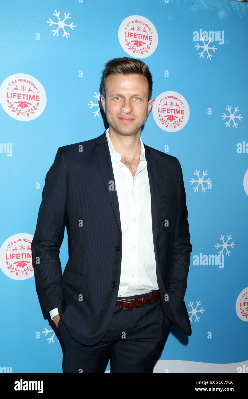 LOS ANGELES - NOV 14: Jamie Spilchuk at the It's A Wonderful Lifetime ...