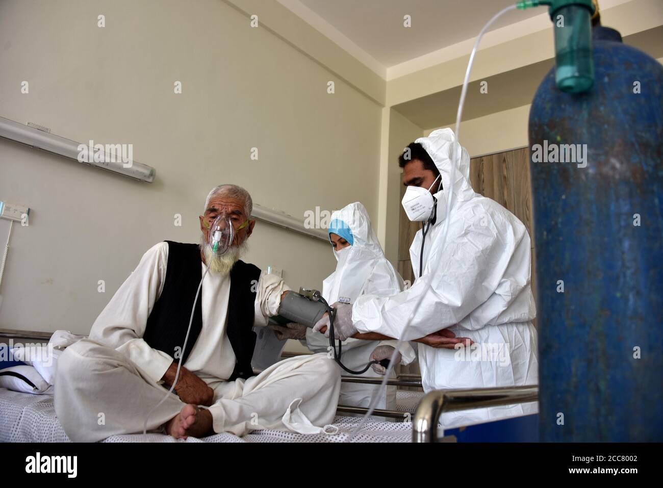 Afghan doctor hi-res stock photography and images - Alamy