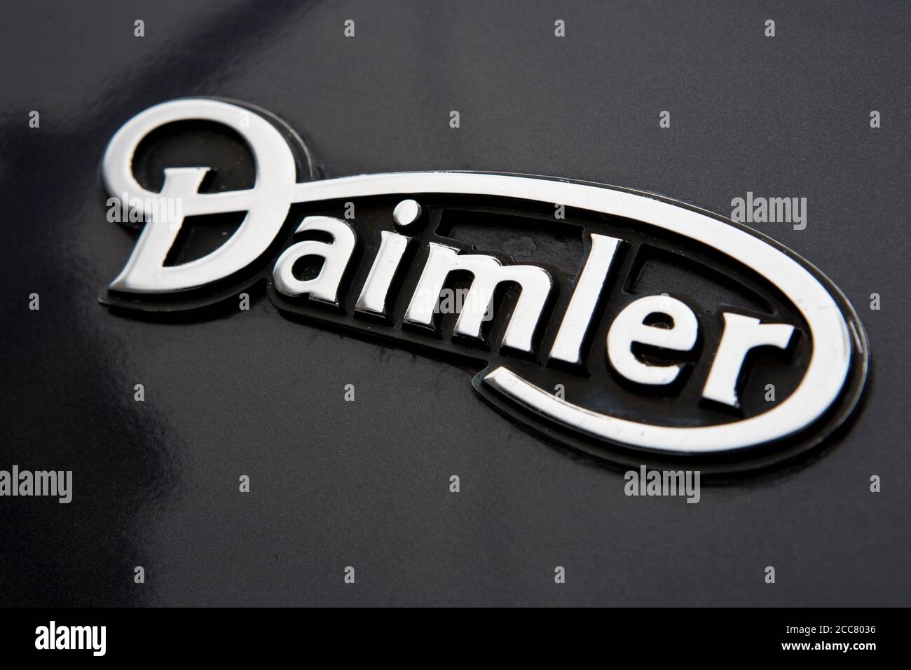 Daimler car badge hi-res stock photography and images - Alamy