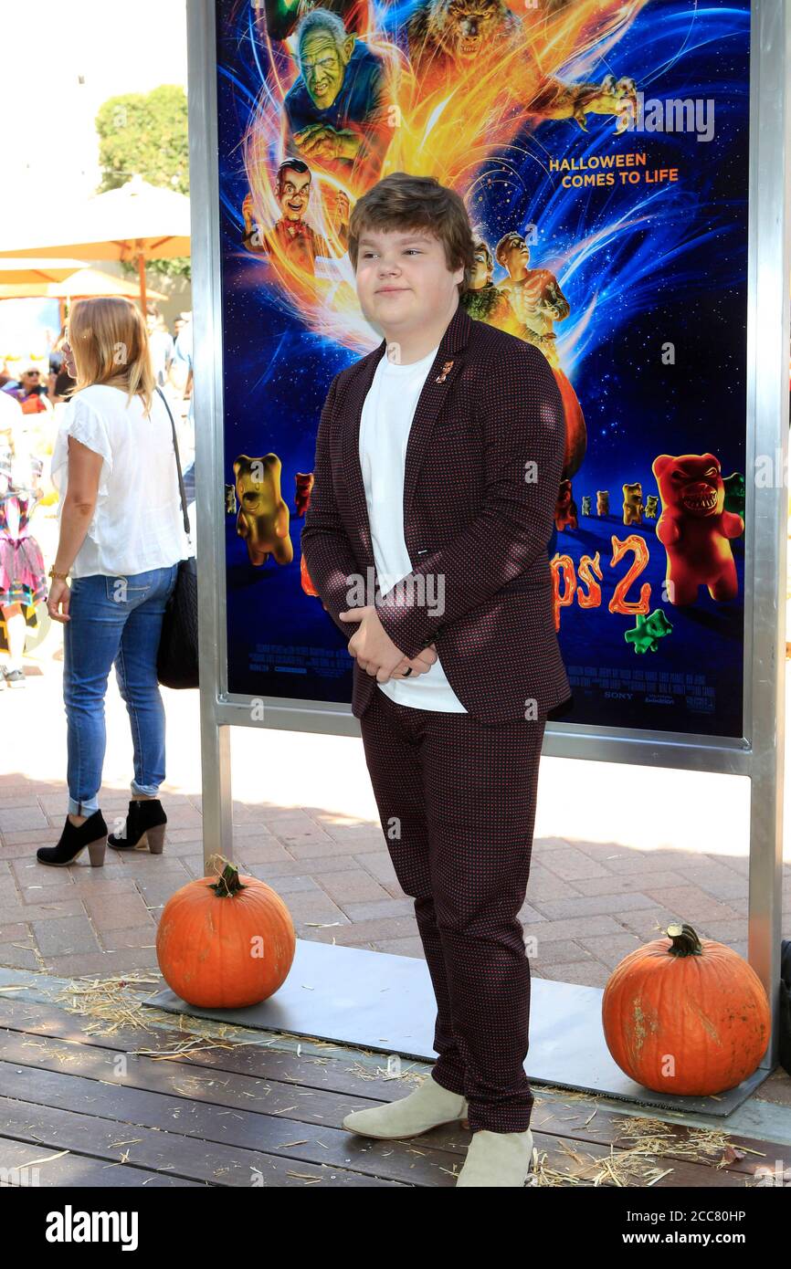 LOS ANGELES - OCT 7: Jeremy Ray Taylor at the Goosebumps 2: Haunted ...