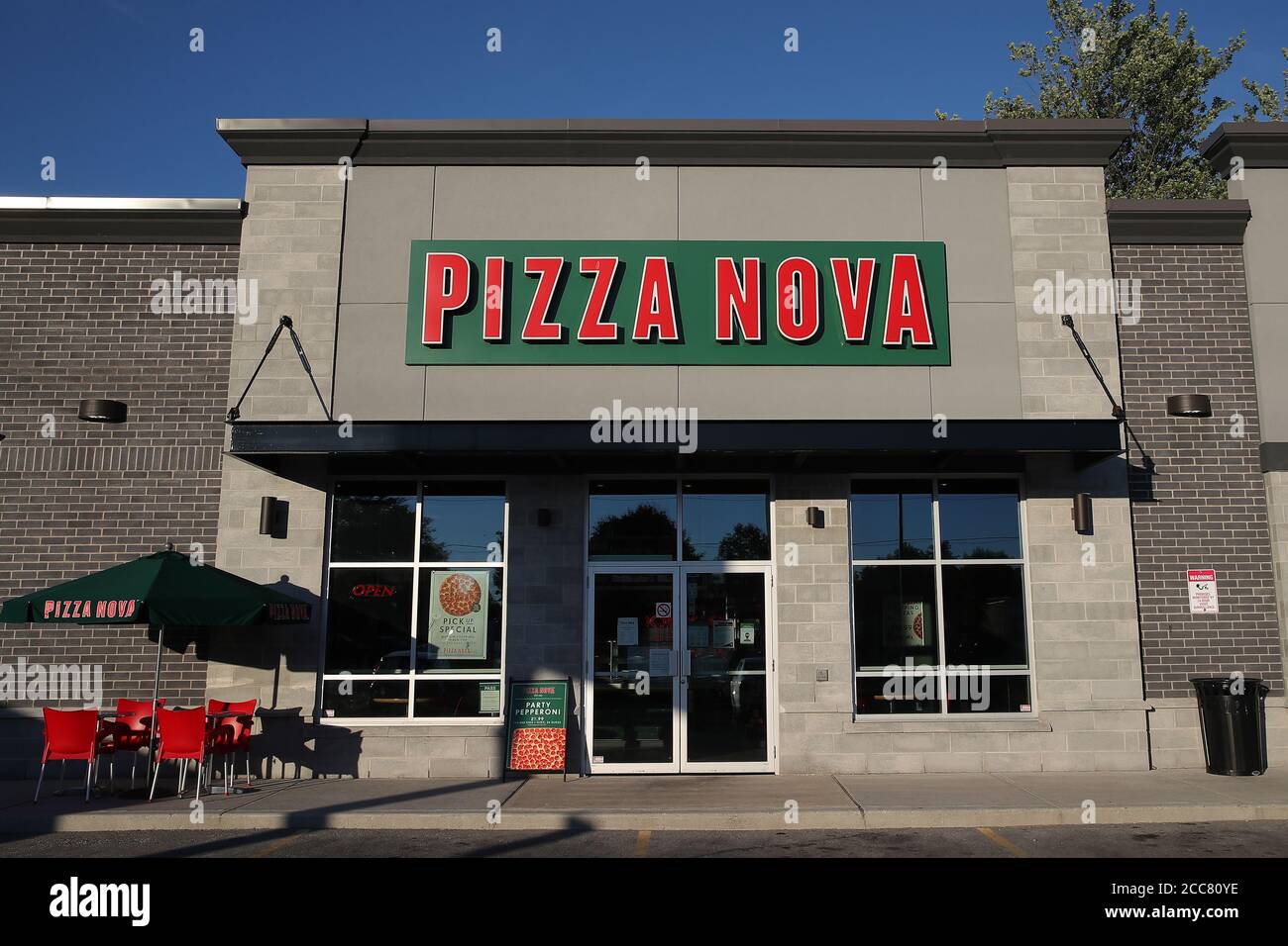 International pizza chain hi-res stock photography and images - Alamy