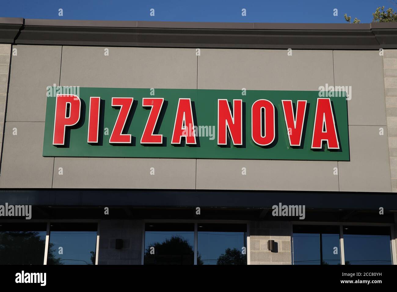 International pizza chain hi-res stock photography and images - Alamy