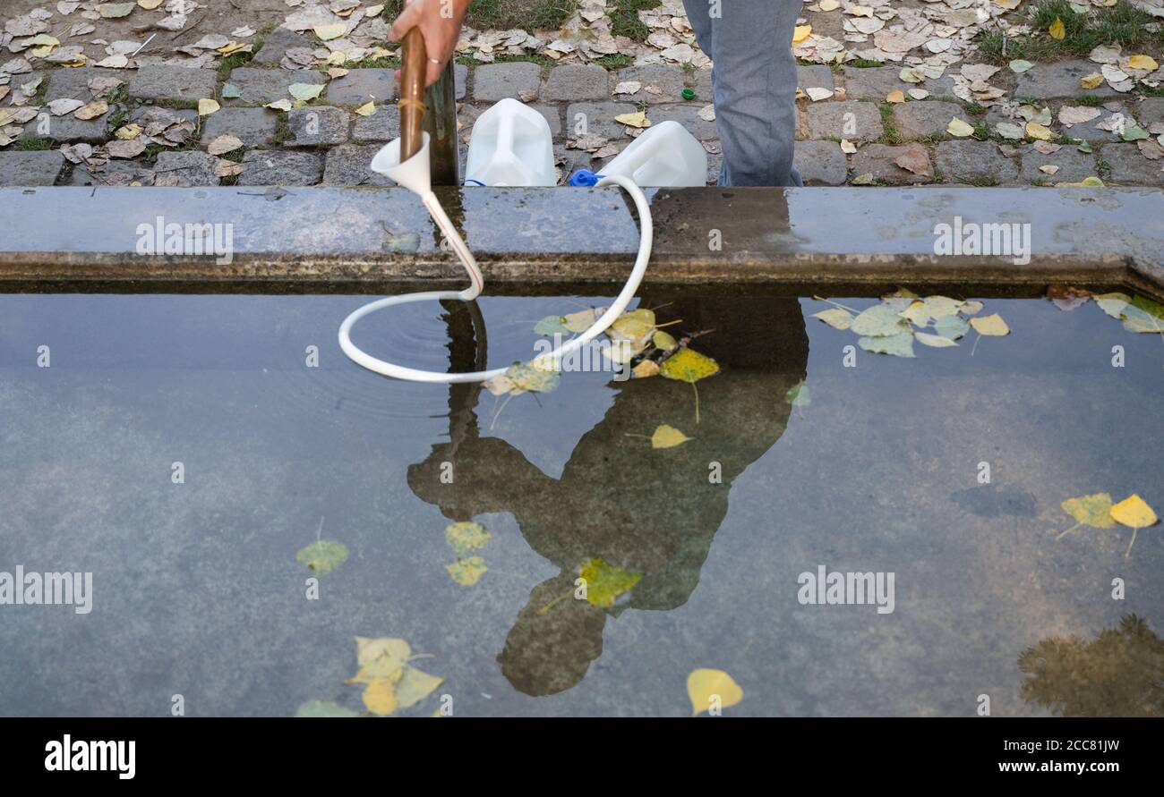 Drinking water canisters hi-res stock photography and images - Alamy