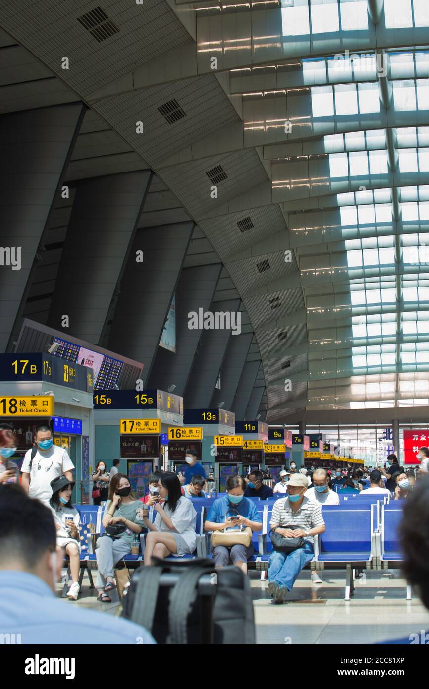 Station waiting areas hi-res stock photography and images - Alamy
