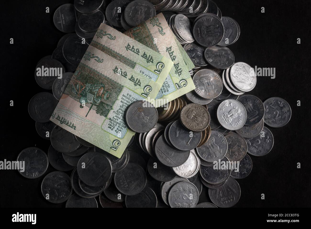 5 rupee note hi-res stock photography and images - Alamy