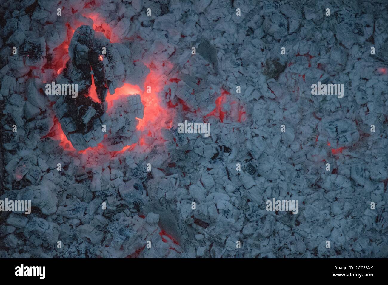 Burnt cracked wood texture hi-res stock photography and images - Alamy