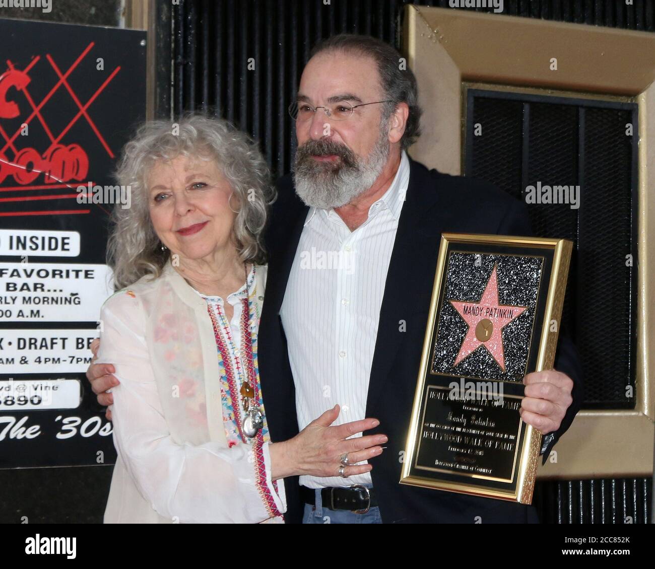 Mandy patinkin kathryn grody in hi-res stock photography and images - Alamy