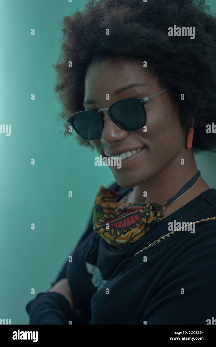 Black woman afro hair hi-res stock photography and images - Alamy