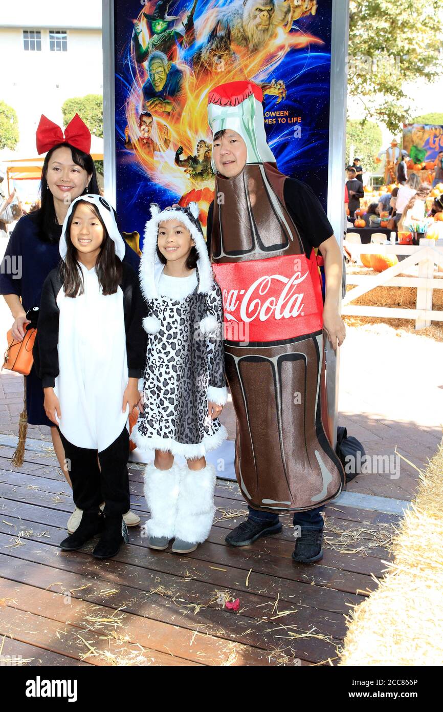 Ken jeong and family hi-res stock photography and images - Alamy