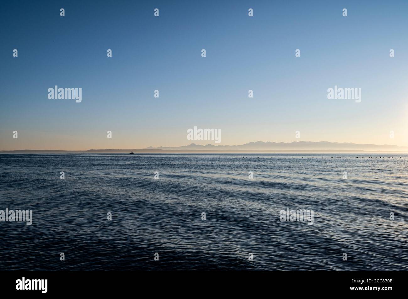 Shoreline tranquility hi-res stock photography and images - Alamy