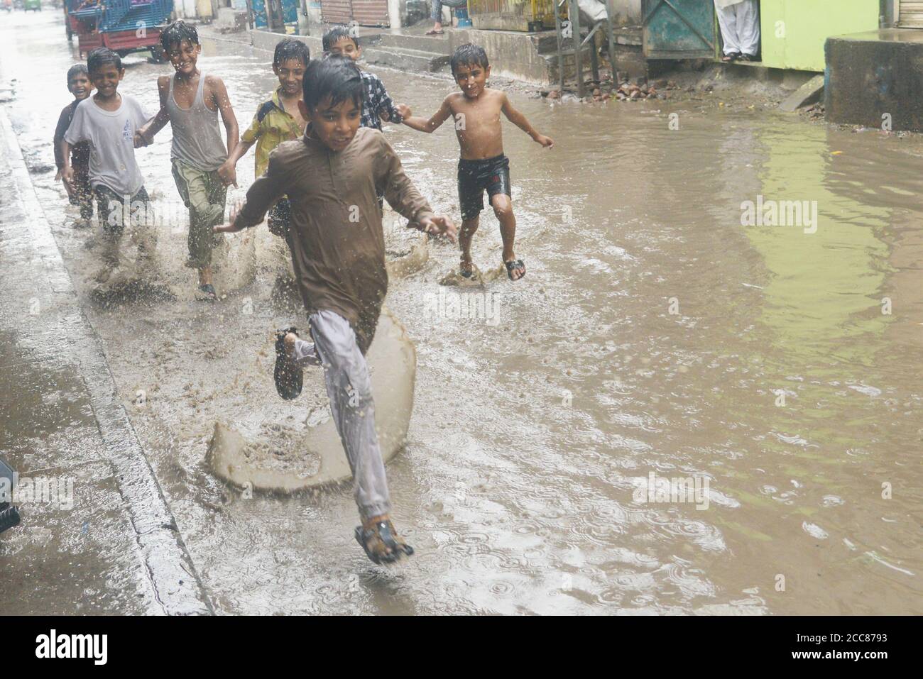 Lahore, Pakistan. 19th Aug, 2020. Pakistani people are on their way during heavy monsoon ...