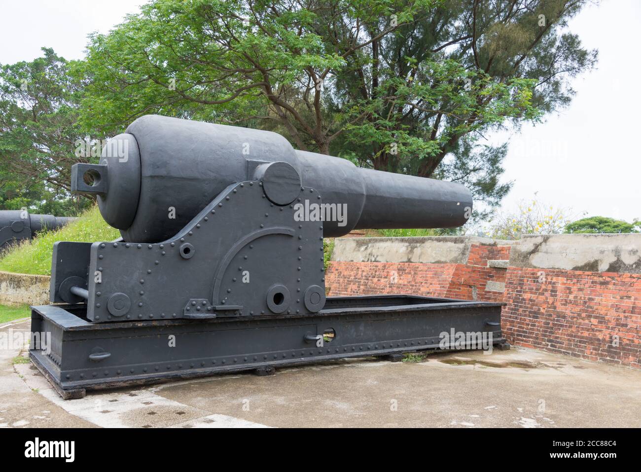 Armstrong Gun at Eternal Golden Castle (Erkunshen Battery) in Tainan ...