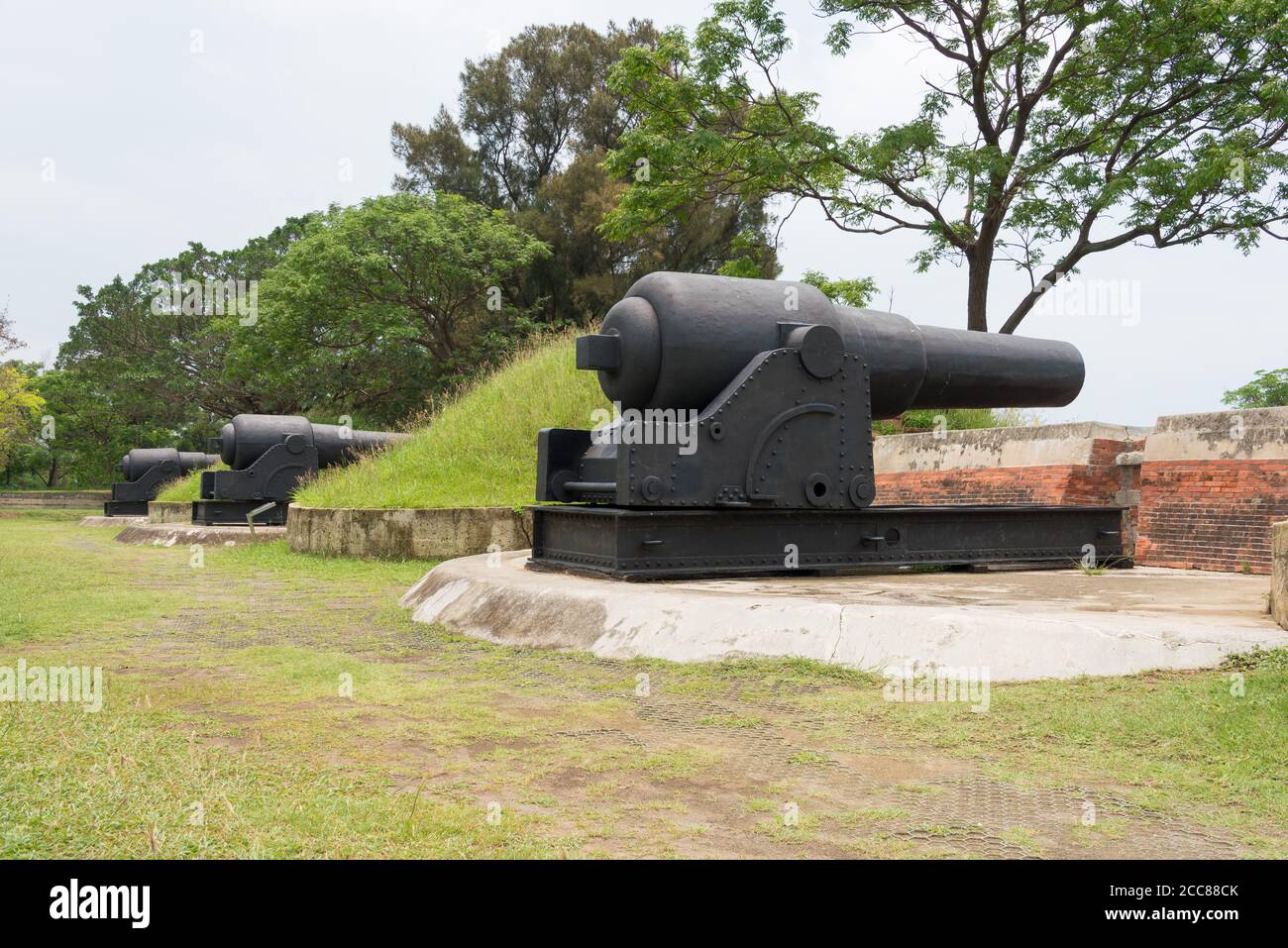 Armstrong Gun at Eternal Golden Castle (Erkunshen Battery) in Tainan ...