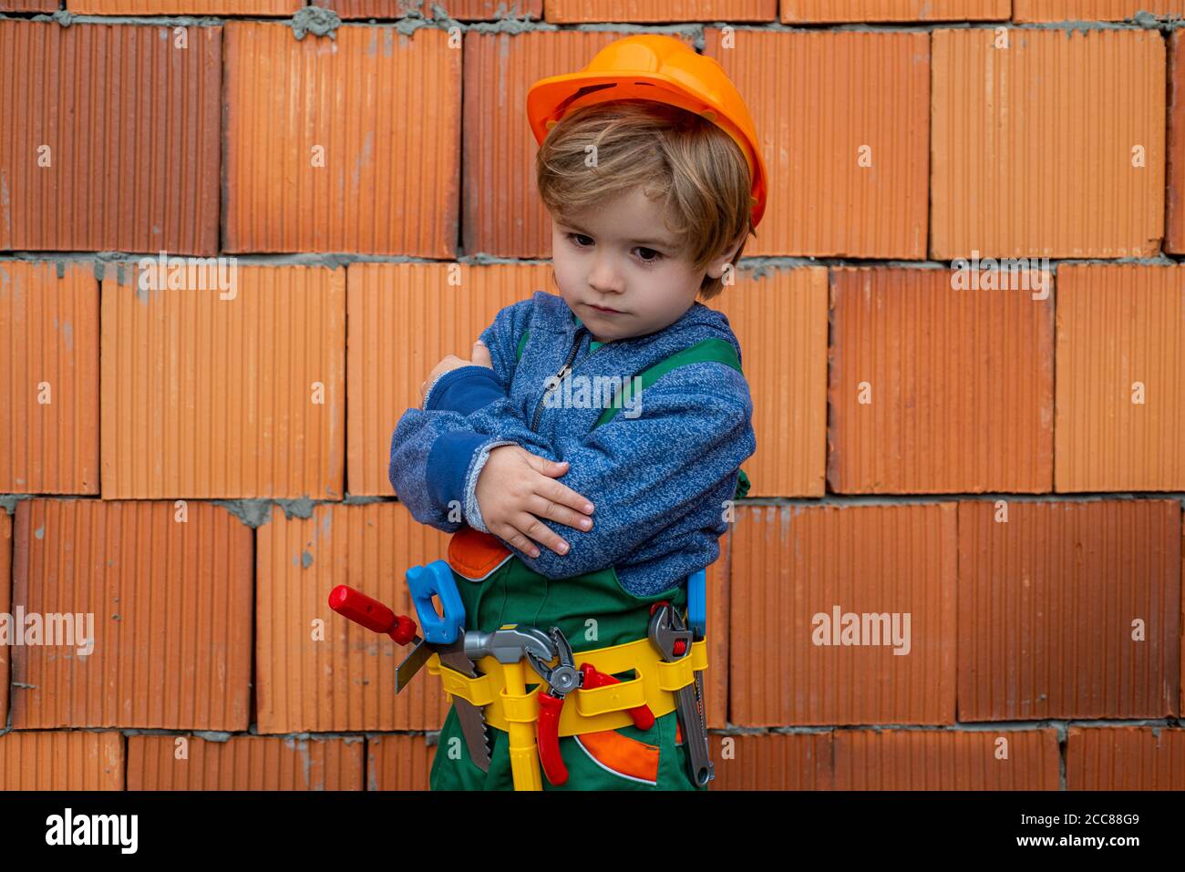 Child construction worker. Little boy to use Carpenter tools and ...
