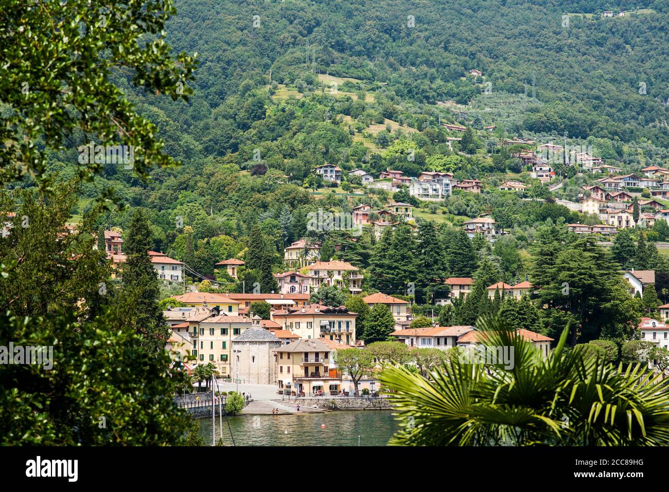 Lake como lenno beach hi-res stock photography and images - Alamy