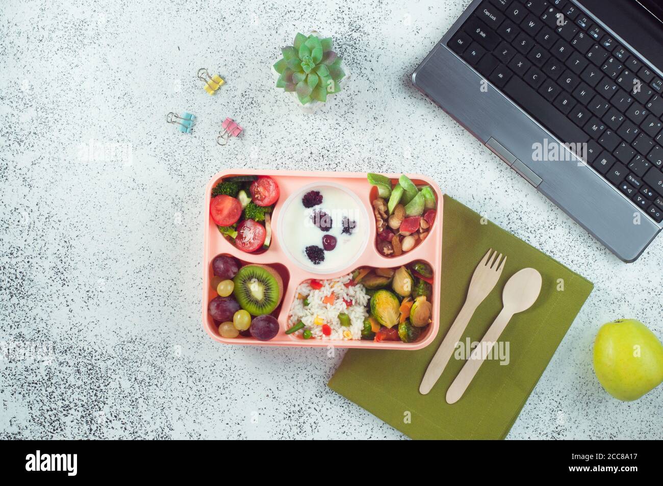 Office table with laptop hi-res stock photography and images - Alamy