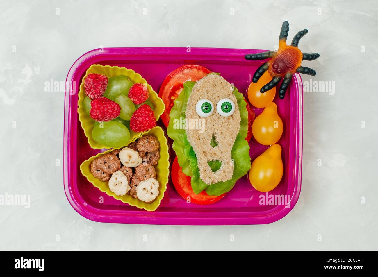Skull crunches hi-res stock photography and images - Alamy