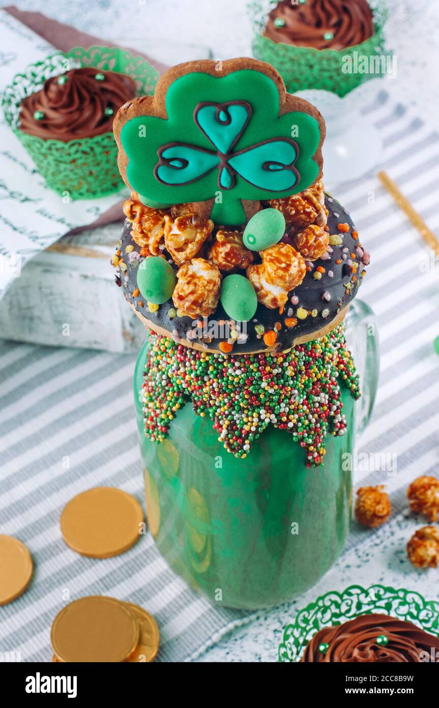 Crazy cupcakes hi-res stock photography and images - Alamy