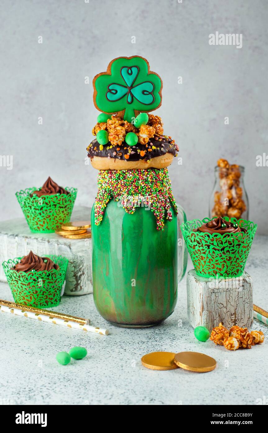 Crazy cupcakes hi-res stock photography and images - Alamy