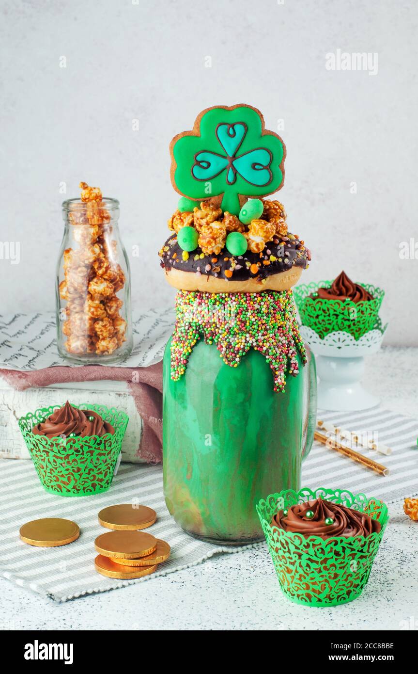 Crazy cupcakes hi-res stock photography and images - Alamy