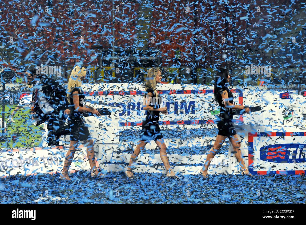 Roma girls hi-res stock photography and images - Alamy