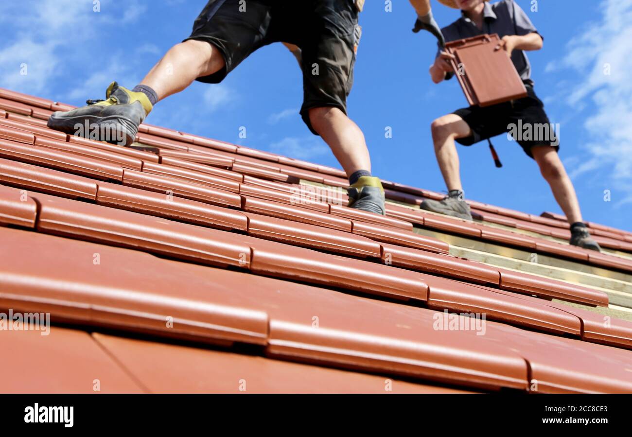 Roofing work hi-res stock photography and images - Alamy