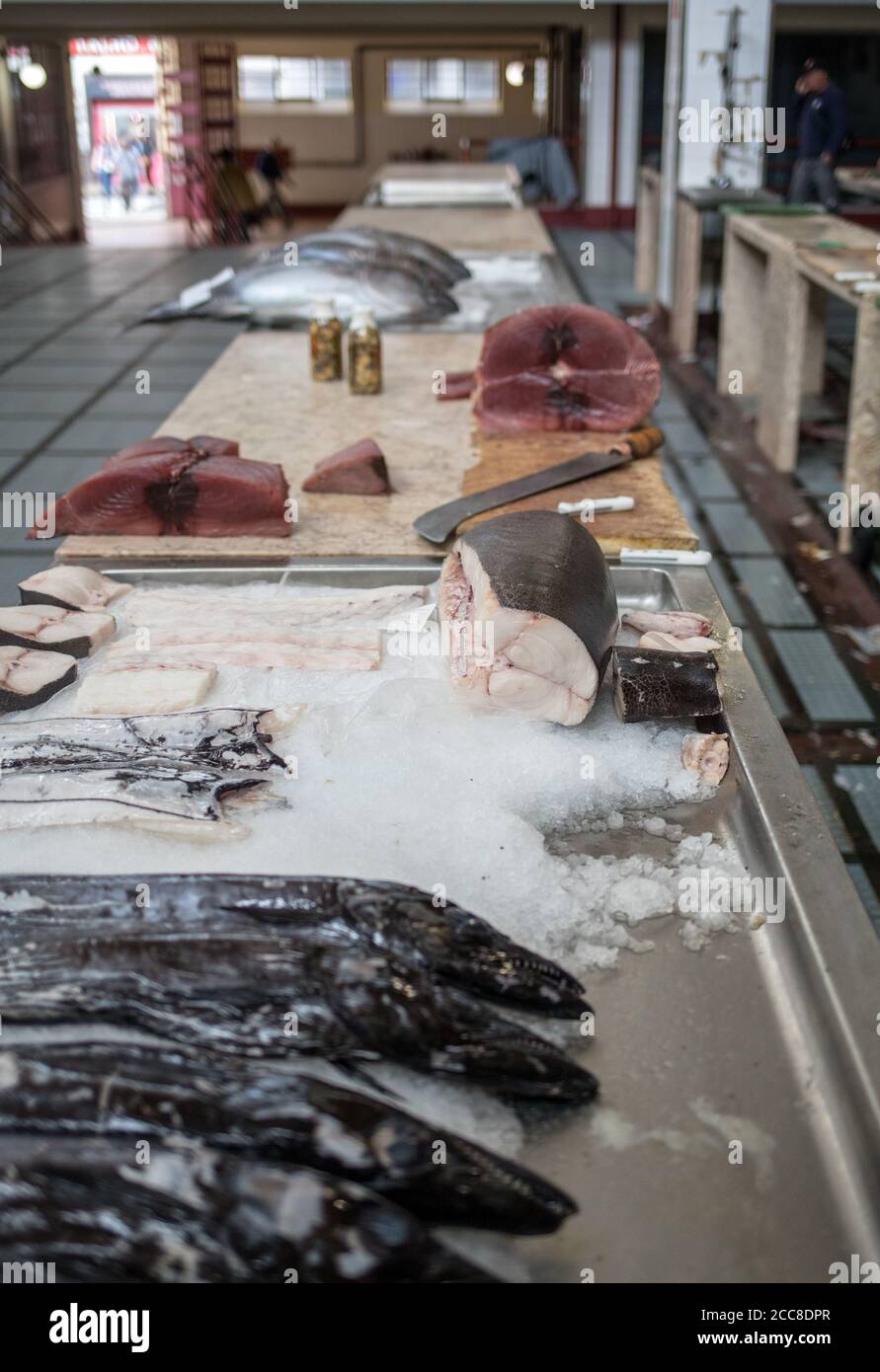 Fresh fish for sale at a fish market Stock Photo - Alamy