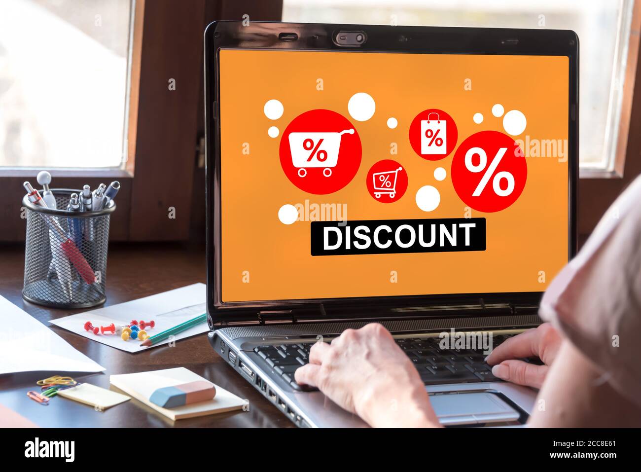 Laptop screen displaying a discount concept Stock Photo - Alamy