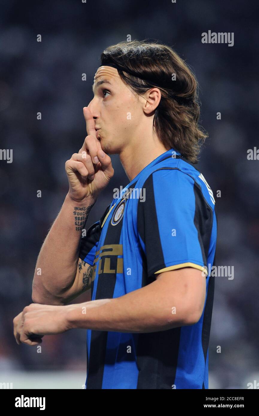 Zlatan ibrahimovic 2008 hi-res stock photography and images - Alamy