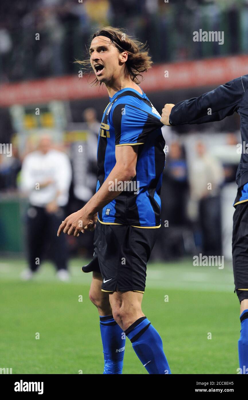 Zlatan ibrahimovic 2008 hi-res stock photography and images - Alamy