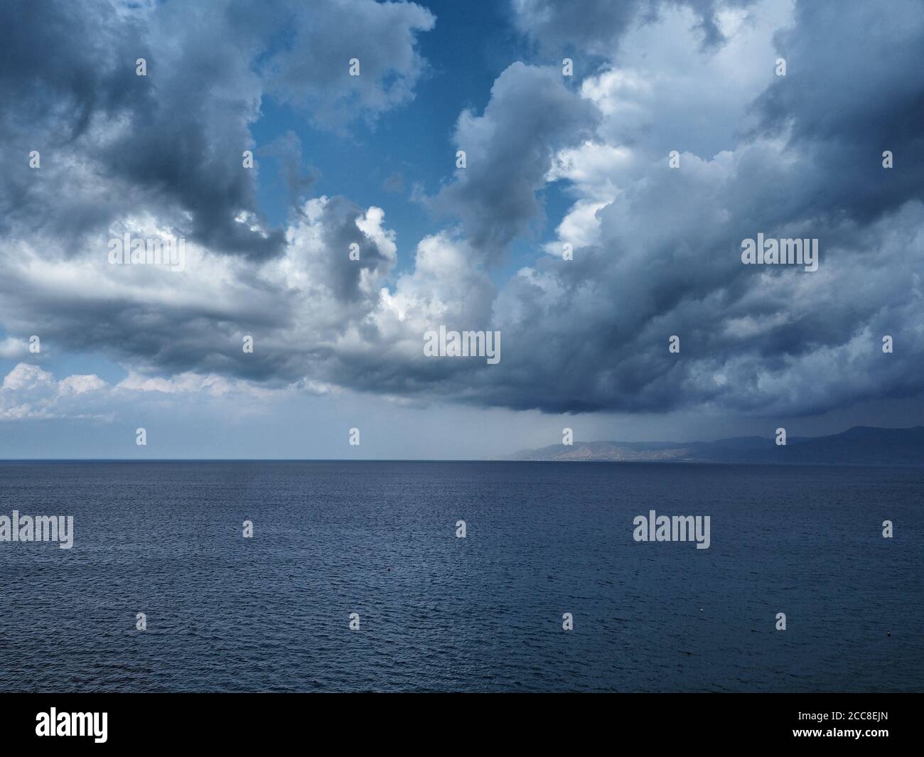 Dark cloud on the horizon hi-res stock photography and images - Alamy