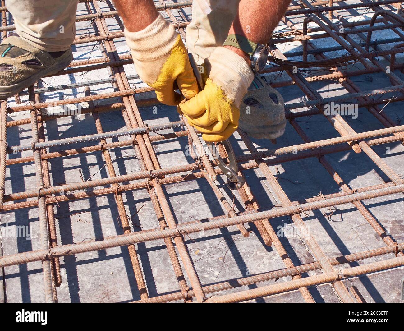 Worker tying rebar wire hi-res stock photography and images - Alamy