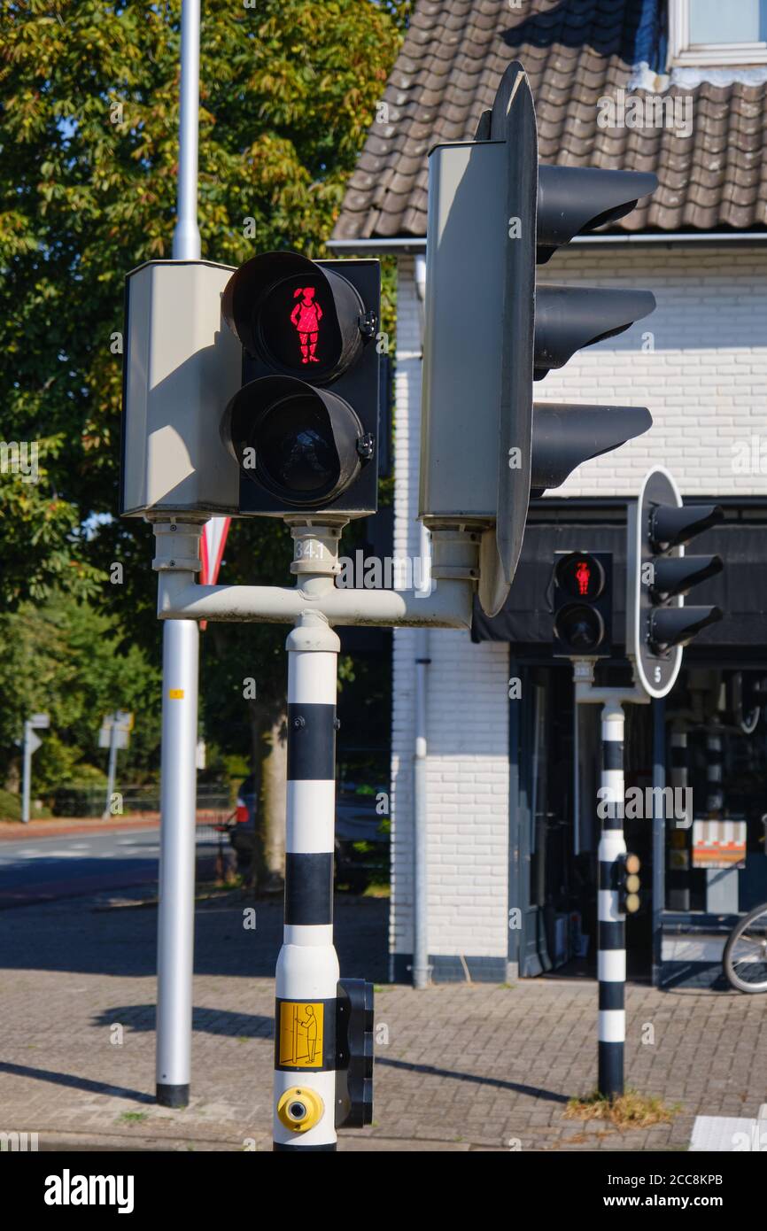 Pedestrian red light hi-res stock photography and images - Alamy