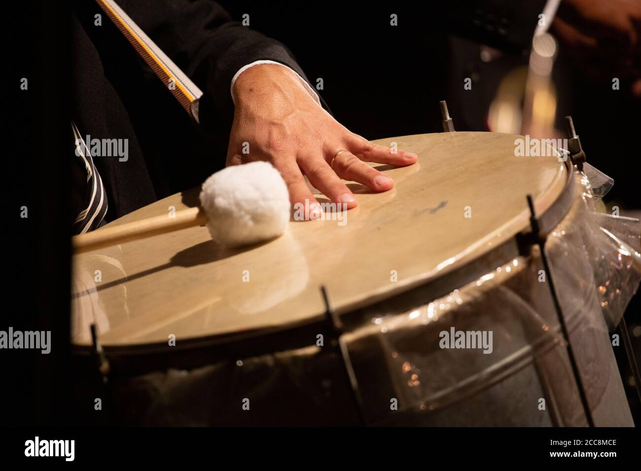 Drummers circle hi-res stock photography and images - Alamy