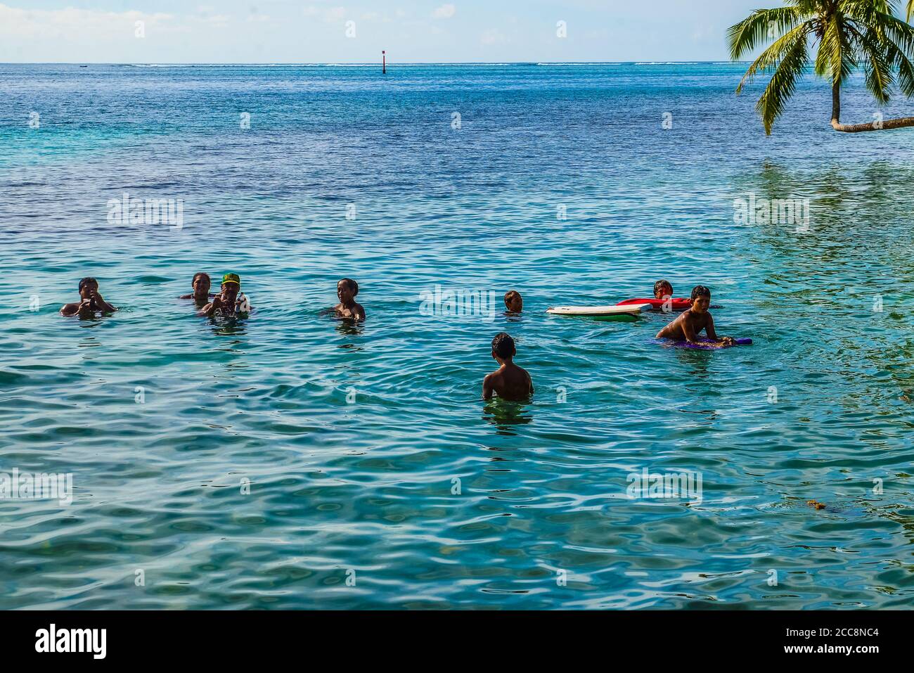 French Polynesia: 09/03/2018: Peopleenjoy their day in the blue ocean ...