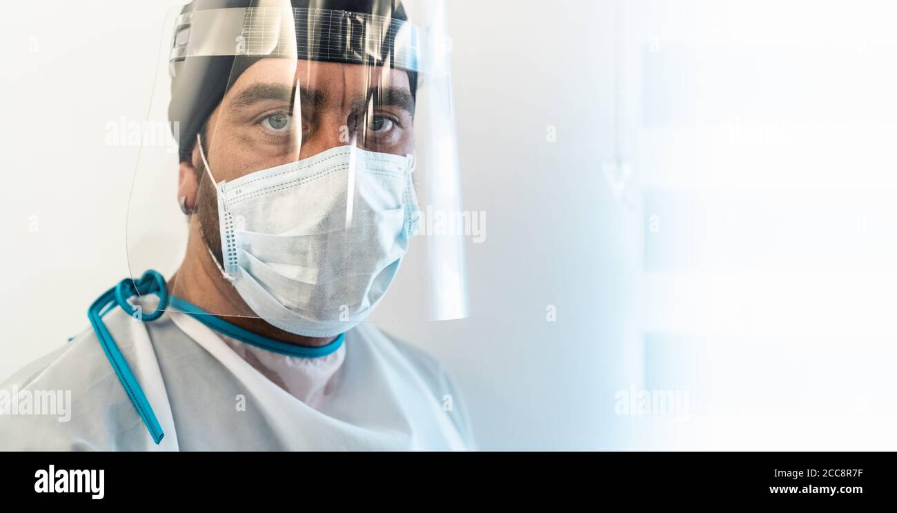 Doctor wearing ppe face surgical mask and visor fighting against corona ...