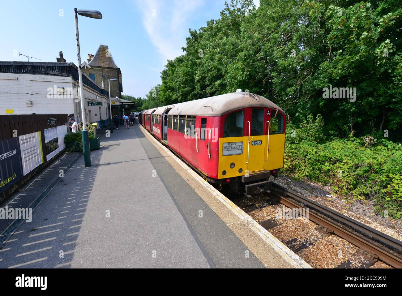 London underground train 1938 hi-res stock photography and images - Alamy