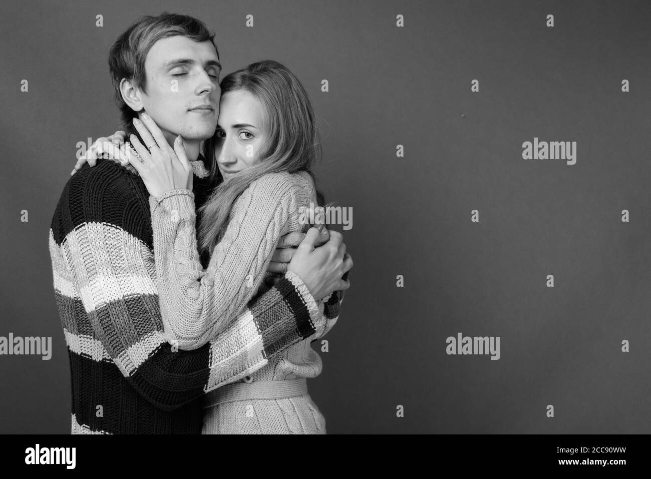 White background couple studio hi-res stock photography and images - Alamy