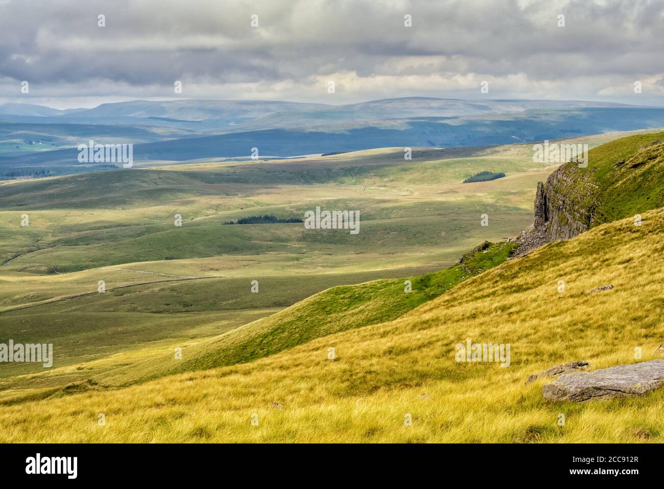 Two of the yorkshire three peaks hi-res stock photography and images ...
