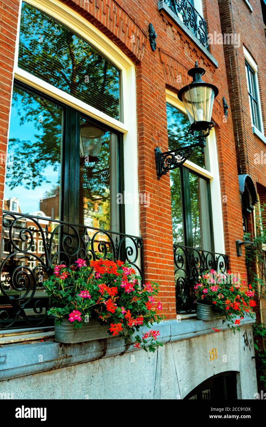 Dutch streetscape hi-res stock photography and images - Alamy