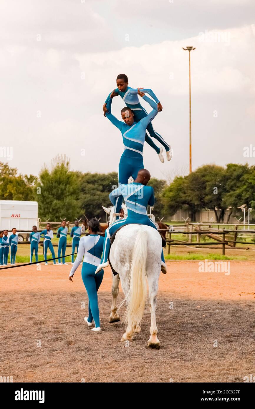 Acrobat on horseback hi-res stock photography and images - Alamy