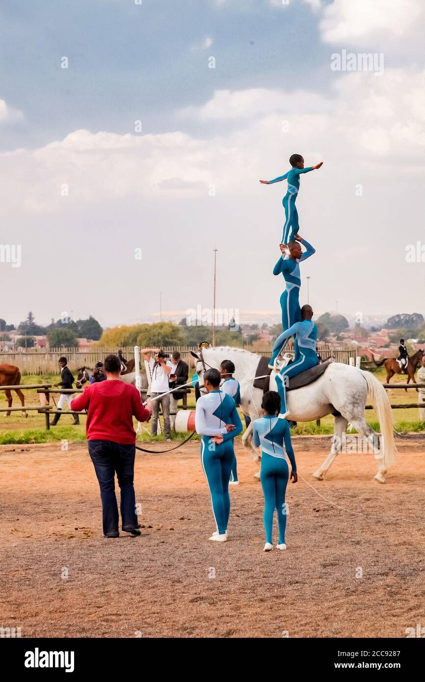 Acrobat on horseback hi-res stock photography and images - Alamy