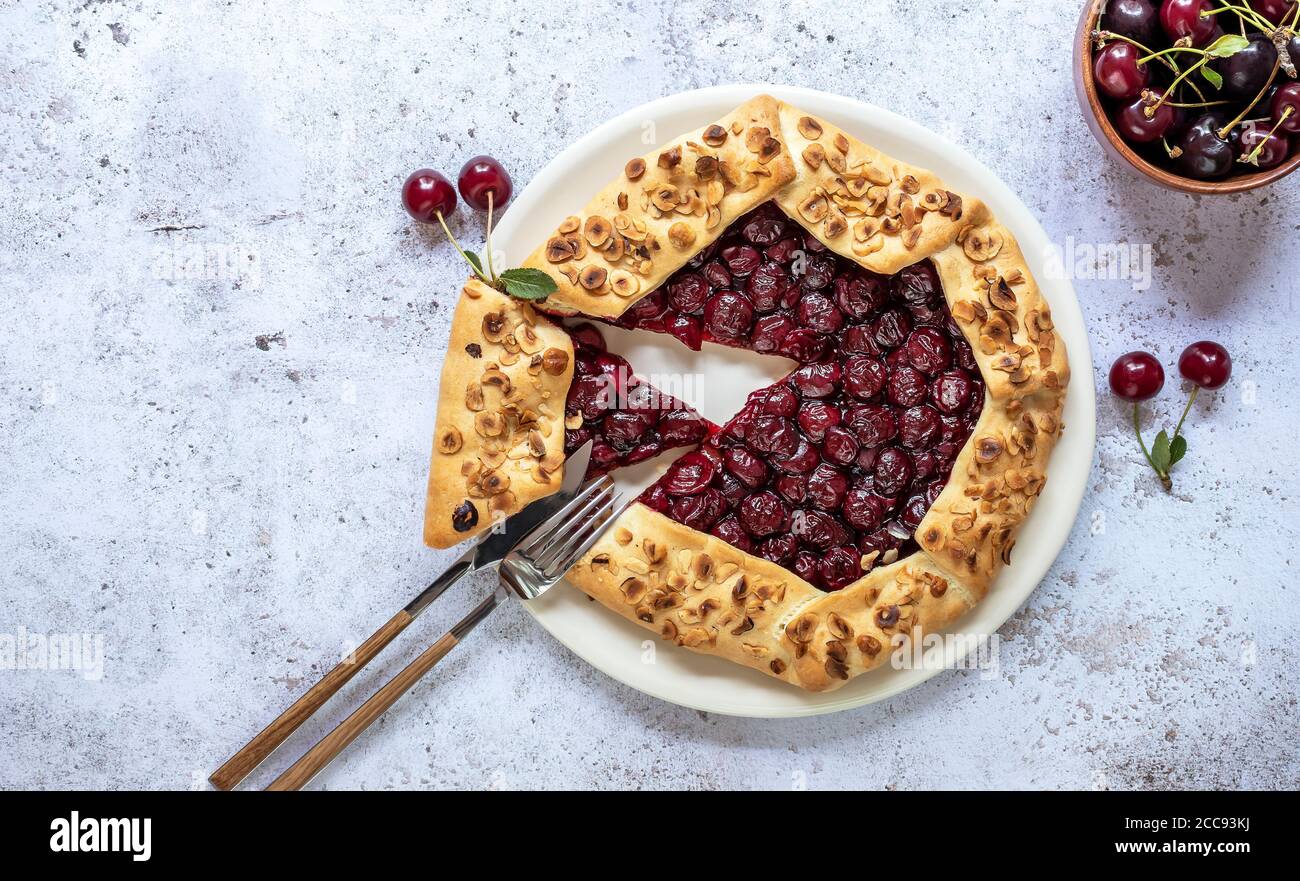 Cherry pie recipe hi-res stock photography and images - Alamy