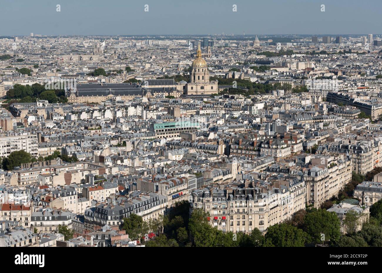 Paris (France): panoramic view of buildings in the 7th arrondissement ...